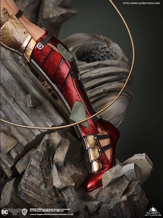 QUEEN STUDIOS DC Comics 1/4 Wonder Woman Statue - Figuristi Store