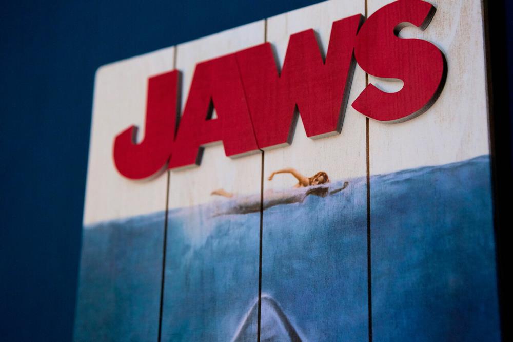 Jaws 1975 Woodarts 3D Wall Hanging BY DOCTOR COLLECTOR - Figuristi Store