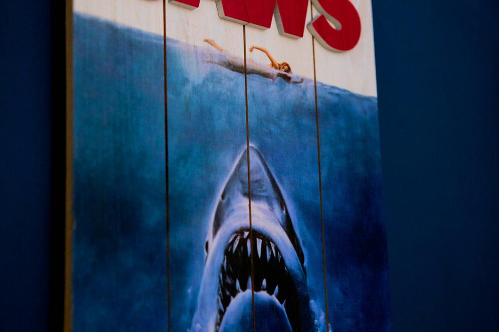 Jaws 1975 Woodarts 3D Wall Hanging BY DOCTOR COLLECTOR - Figuristi Store